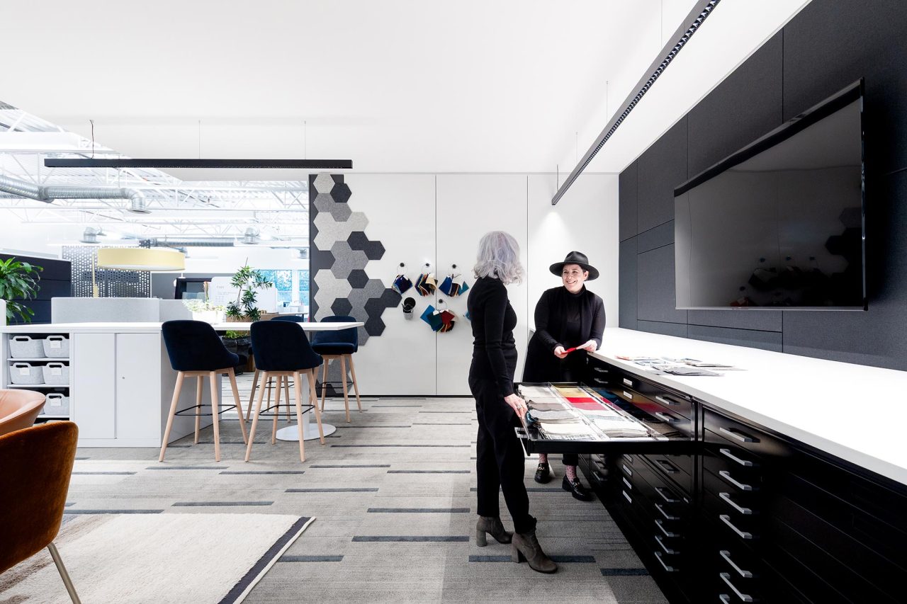 Graphic Office Interiors: Showroom - Mac's II Agencies